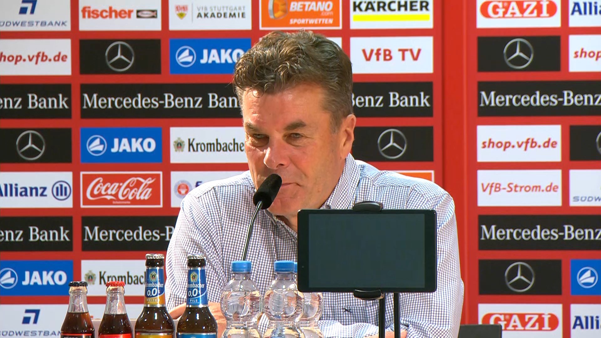 Die Pressekonferenz nach dem Auswärtsspiel in Stuttgart | HSVtv